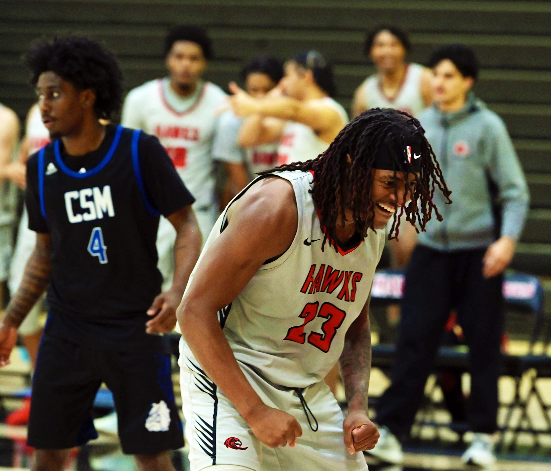 No. 3 Hawks’ rally from behind to remain undefeated – The Express